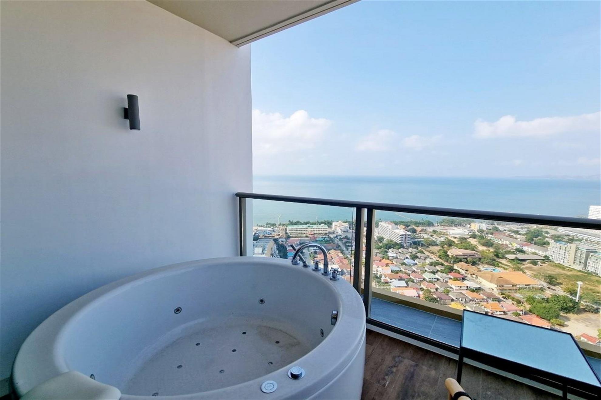Jomtien Riviera Ocean Drive Condo * Own Balcony Jacuzzi - Real Estate ...